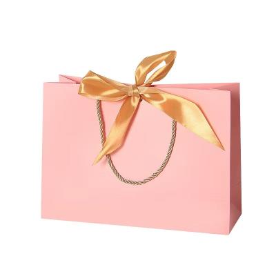 Cina Sacchi di carta cosmetici della maniglia del nastro in vendita
