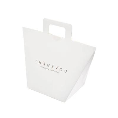 Cina Logo White Kraft Present Paper su ordinazione insacca la borsa francese del regalo di 9.5*9*12cm con il nastro in vendita