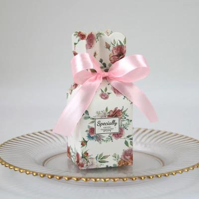 Cina Contenitore di carta di nozze del cioccolato del ODM 5*5*12cm Candy con il nastro in vendita