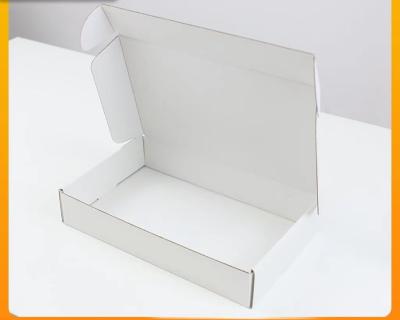中国 15x15x5cmの生物分解性の段ボール紙箱の平野の白い折る紙箱 販売のため
