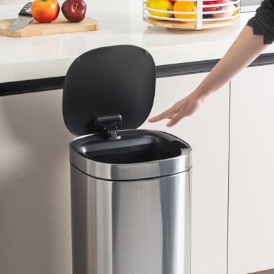 Cina Cestino per rifiuti con sensore di movimento per uso domestico con funzione automatica e design in acciaio inossidabile in vendita