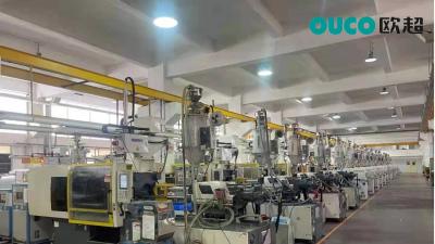 Cina Macchina dello stampaggio ad iniezione del barilotto di CWI 230GK della macchina dello stampaggio ad iniezione del barilotto in vendita