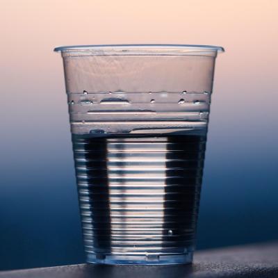 中国 800T機械を作る油圧注入の成形機の回転棒プラスチック コップ 販売のため