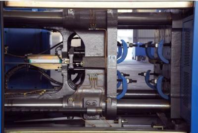 Cina ISO9001 Ton Large Injection Molding Machine 1400 per i micro piccoli prodotti in vendita