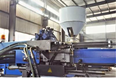 Cina Macchina per lo stampaggio ad iniezione superiore della Cina, macchina per la produzione di benne da 1050 tonnellate in vendita