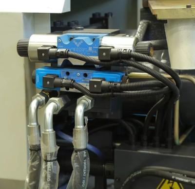 中国 530トン高性能の自動化された射出成形機械ポリ塩化ビニールの部品型 販売のため