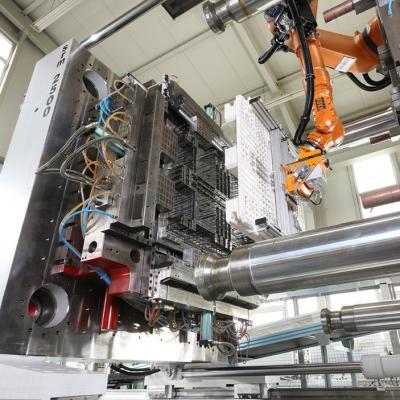 Cina 630 T hanno automatizzato motore della colata di coppia di torsione della macchina dello stampaggio ad iniezione dell'ANIMALE DOMESTICO l'alto in vendita