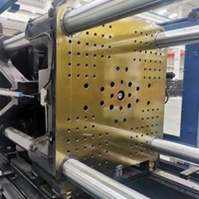 Cina Due stampaggio ad iniezione automatico della macchina dello stampaggio ad iniezione del secchio del piatto 1350T in vendita