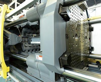 Cina La mini macchina per lo stampaggio della plastica della struttura a doppio cilindro con controllo computerizzato europeo ha una risposta rapida in vendita