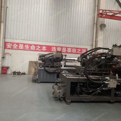 Cina Piatto ultra alto ibrido del quadrato di rigidità della macchina dello stampaggio ad iniezione del servomotore di 520 T in vendita