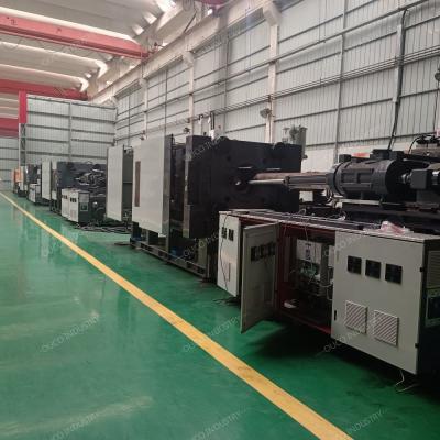 Cina Piatto ultra alto ibrido del quadrato di rigidità della macchina dello stampaggio ad iniezione del servomotore di 520 T in vendita