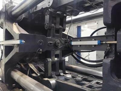 China Da máquina servo pequena da modelação por injeção da precisão de OUCO máquina especial material do PVC de 730 toneladas à venda