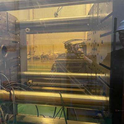 中国 800t サーボモーター インジェクション 鋳造 機械 センター クランプ 構造 販売のため