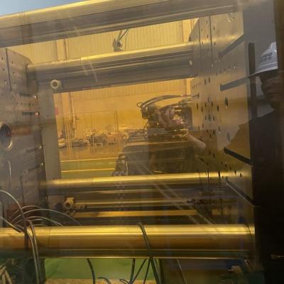 Cina 800T giallo alta qualità alta produzione plastica macchina di stampaggio a iniezione per servomotore contenitore di ortaggi in vendita