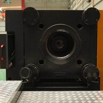 Cina 650T Injection Machine Yellow Plastic Garbage Servo Motor Center Clamping High Performance in vendita