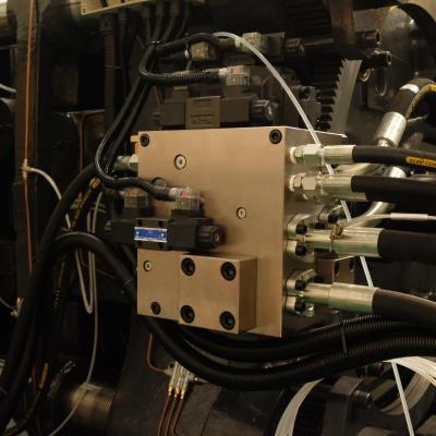 Cina 68T Blue Servo Motor Injection Molding Machine Produzione per coppe di plastica Alta precisione Alta produzione in vendita