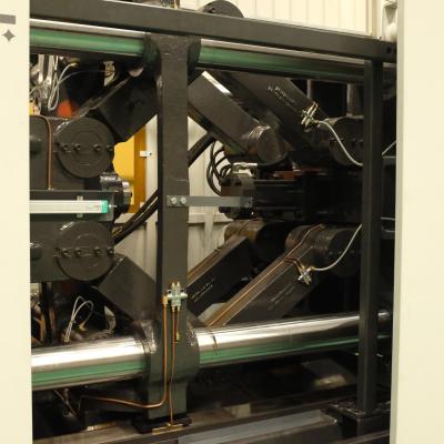 Cina 280T Plastic Injection Molding Machine Energy Saving Automated System in vendita