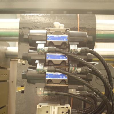 Cina Customized Products Fruit Crate Plastic Injection Molding Machine 650T CE Certificate in vendita
