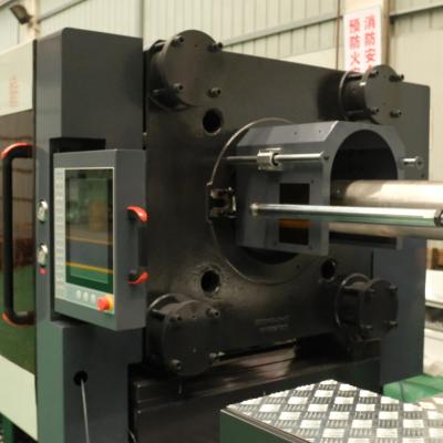Cina OUCO 650T giallo macchina di stampaggio a iniezione servo idraulica orizzontale in vendita