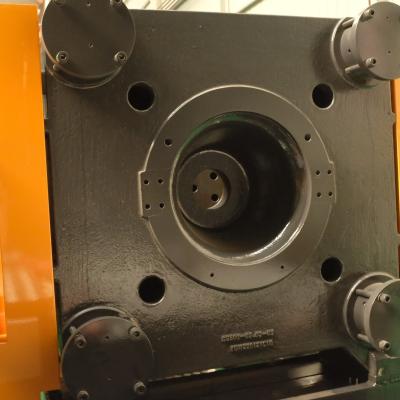 Cina OUCO 650T giallo macchina di stampaggio a iniezione servo idraulica orizzontale in vendita
