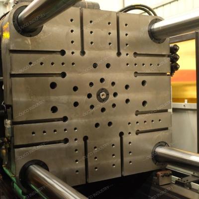 Cina OUCO 550T Tecnologia avanzata Servo idraulico magazzino logistico scatola di rotazione di plastica macchina di stampaggio a iniezione di plastica in vendita