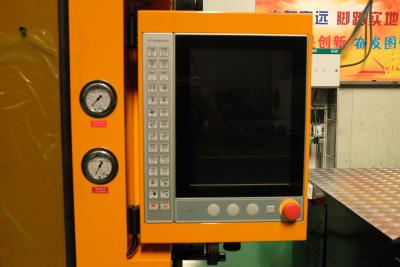 Cina OC-650H Servo idraulica macchina di stampaggio a iniezione per cestini di plastica in vendita
