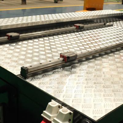 Cina 380T macchina idraulica di stampaggio a iniezione per la produzione efficiente di vasi da fiori in vendita