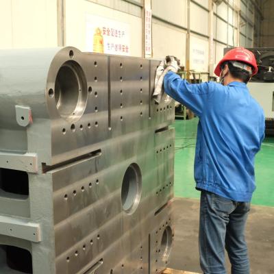 Cina 550T macchina di stampaggio ad iniezione ad alta potenza per la produzione di sedie in plastica in vendita