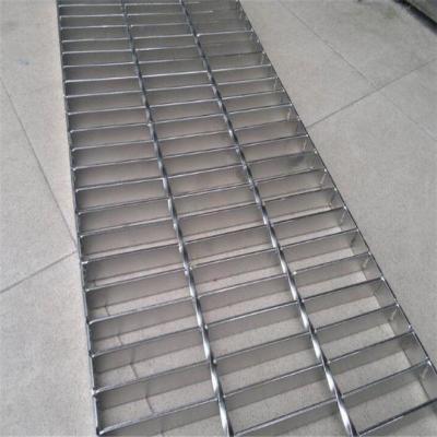 China Hot Dipped Galvanized Serrated Grating Rainwater Heavy Duty Bar Grating for sale