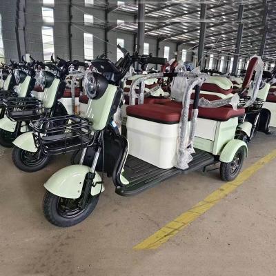 Cina 50 KM/h Triciclo elettrico per passeggeri e merci Vecchi auto a batteria in vendita