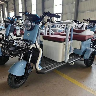 Cina 50 KM/h Triciclo elettrico per passeggeri e merci Vecchi auto a batteria in vendita