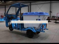 Electric tricycle suitable for short-distance transportation