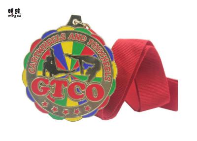Cina La scuola su ordinazione di sport del materiale di riempimento molle dello smalto assegna a medaglie il fiore materiale in lega di zinco a forma di in vendita