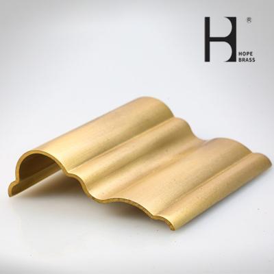 Cina Certificazione d'ottone decorativa del CE di profilo C38000 con superficie spazzolata in vendita