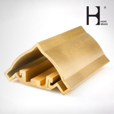 Cina La lega materiale di rame decorativa della nuova di stile parte veloce di Machanical profila il produttore cinese di profili d'ottone dell'estrusione in vendita