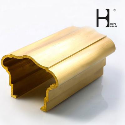 Cina Inferriata d'ottone decorativa di lunghezza di ISO9001 4ft per la scala dell'hotel in vendita