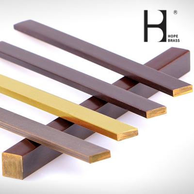 Cina Azione d'ottone dello SGS Antivari quadrato, Antivari d'ottone solido Wearproof per mobilia in vendita