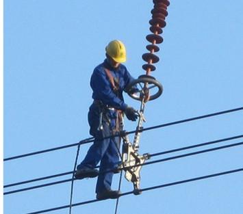 Cina Linea elettrica quadrata della struttura pendolo d'argento di direzione del doppio di colore dei distanziatori in vendita