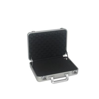 Cina Cassa di pistola di alluminio di alta qualità Carry Pistol With Foam Silver in vendita