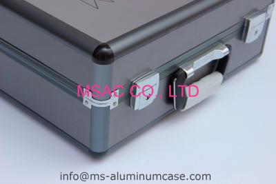 China Caso de aluminio con el parte movible de la espuma, caja por encargo de Transmiter del abejón del aluminio RC de la calidad de la altura en venta