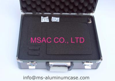 China Caso de aluminio con el parte movible de la espuma, caja por encargo de Transmiter del abejón del aluminio RC de la calidad de la altura en venta