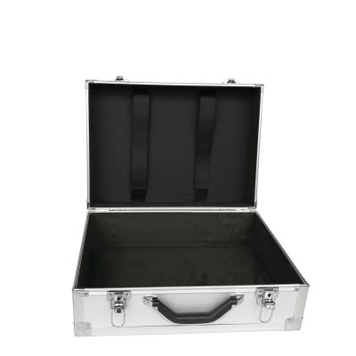 Cina Contenitori di trasporto di strumento di alluminio di alluminio d'argento di Carry Case With Black Handle in vendita