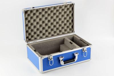 中国 型抜きされた泡スロットが付いているカスタマイズされたアルミニウム青い器械の携帯用ケースはEuipmentを保護する 販売のため