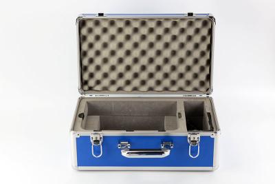 中国 型抜きされた泡スロットが付いているカスタマイズされたアルミニウム青い器械の携帯用ケースはEuipmentを保護する 販売のため