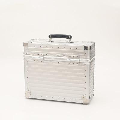 China Caja de aluminio de Case Silver Flight del piloto con la guarnición modificada para requisitos particulares en venta