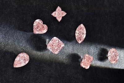 China Lab Created Pink CVD Diamond Ring Three Stones Oval Shape 18k White Gold for sale