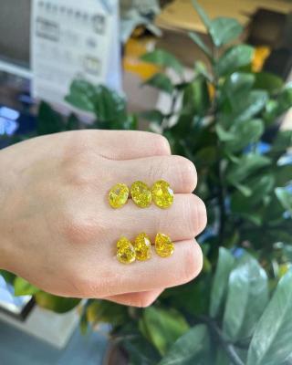 中国 10 Mohs VVS-VSの楕円形の実験室は証明されたカナリア色のダイヤモンドIGIを作成した 販売のため