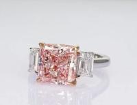 China Lab Grown Pink Cushion CVD Diamond Three Stone Engagement Ring NGTC Certified VS2 Clarity for sale