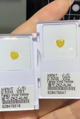 중국 0.52ct 실험실에서 만든 노란색 다이아몬드 심장 모양 화려한 밝은 노란색 IGI 인증 귀머리 판매용