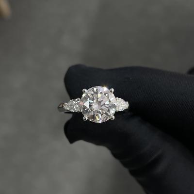 China Lab Grown Diamond Rings 3.01ct CVD White F VS2 Three-stone Style Round for sale